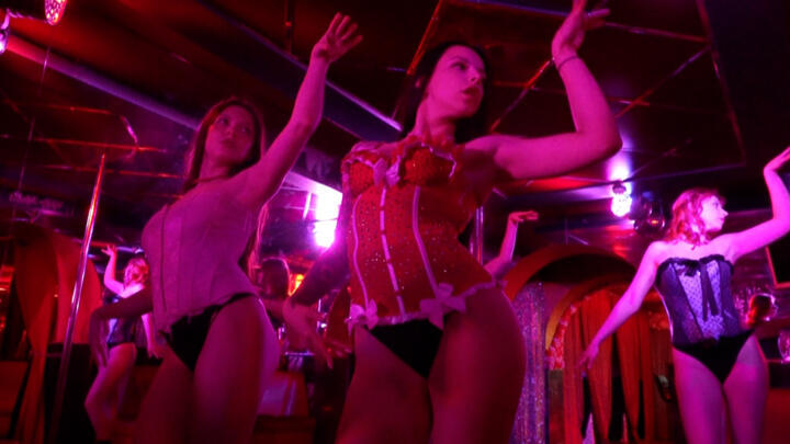 Ukraine : "le conflit s’infiltre partout"… et jusque dans les clubs de strip-tease - France 24