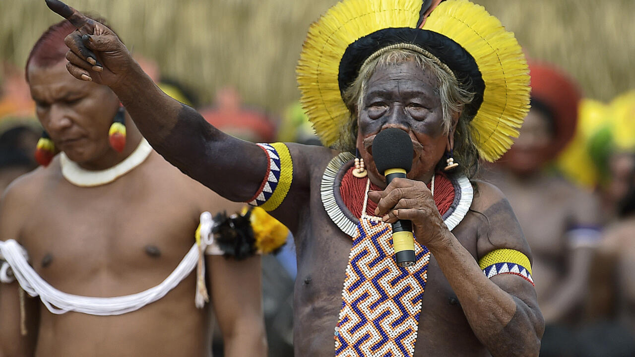 L'emblématique chef Raoni hospitalisé dans un "état stable" au Brésil ...