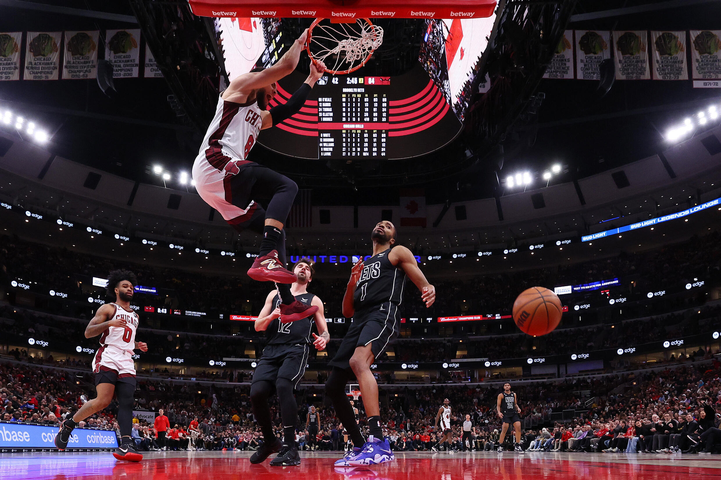 Kings edge Clippers in double OT thriller, Bucks win but Giannis hurt