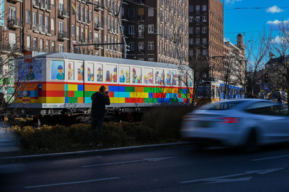 Hungarian Lego artist wows with his very grand designs