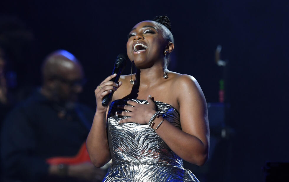 Motown's Smokey Robinson, Berry Gordy celebrated at pre-Grammy gala