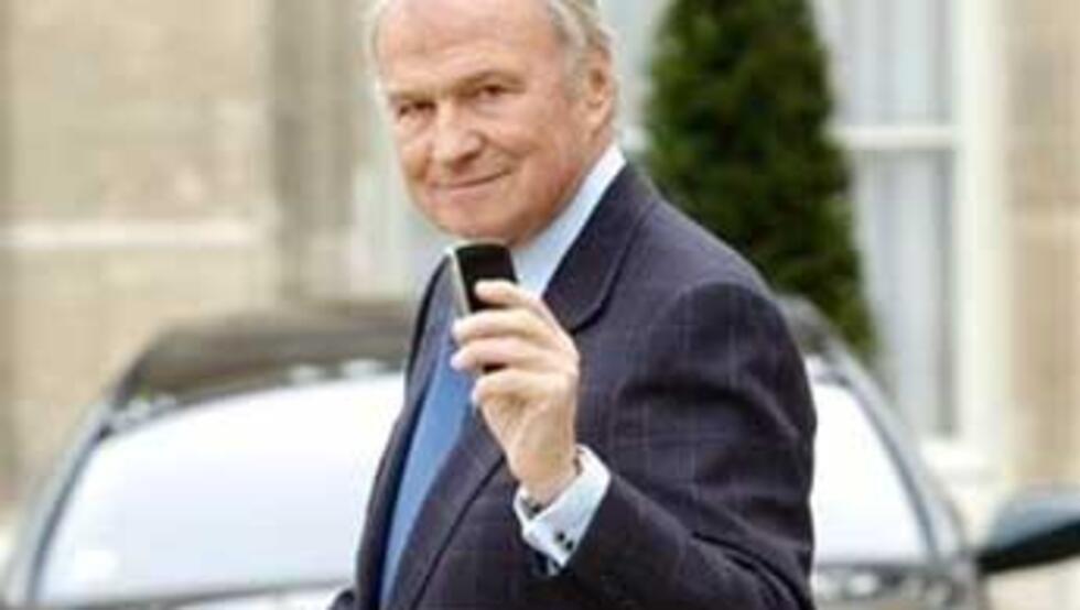 AXA founder Bebear to retire