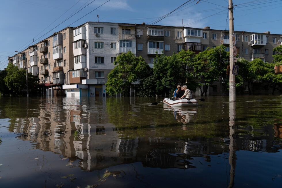 Ukrainian flood rescuers risk perilous journeys across front line