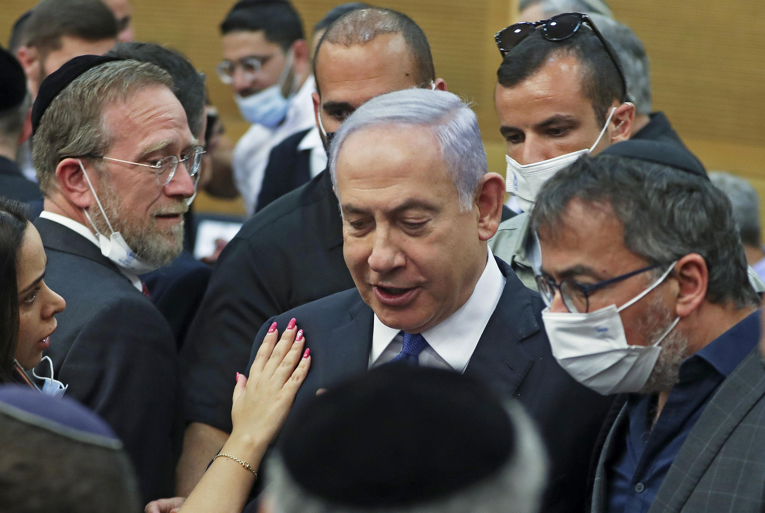 Netanyahu seeks to peel off opposition supporters ahead of crucial vote