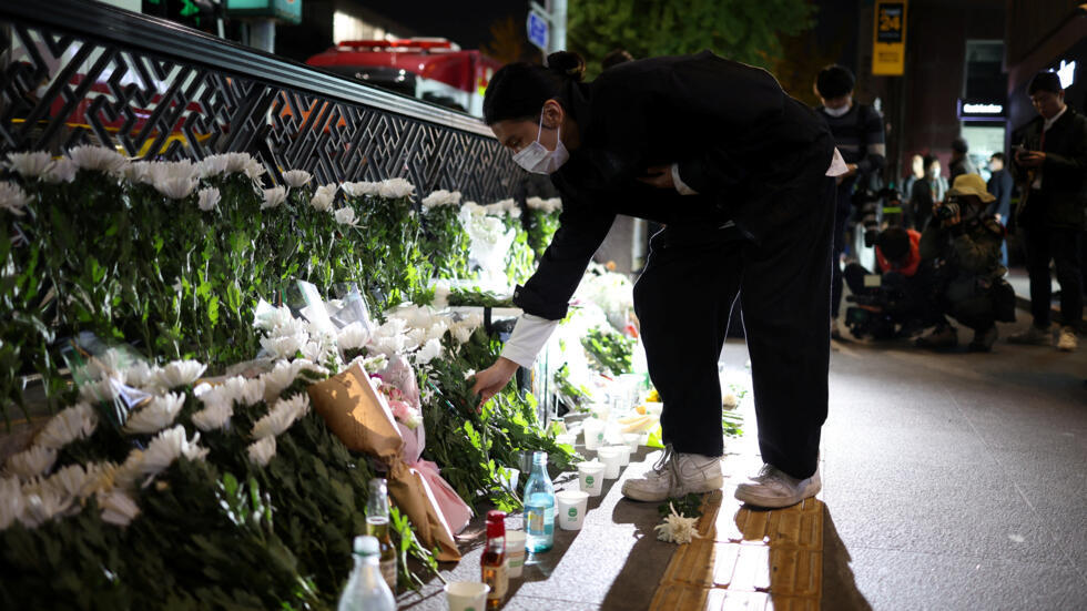 Conmoción y luto en Corea del Sur tras la estampida que dejó 153 muertos en Seúl