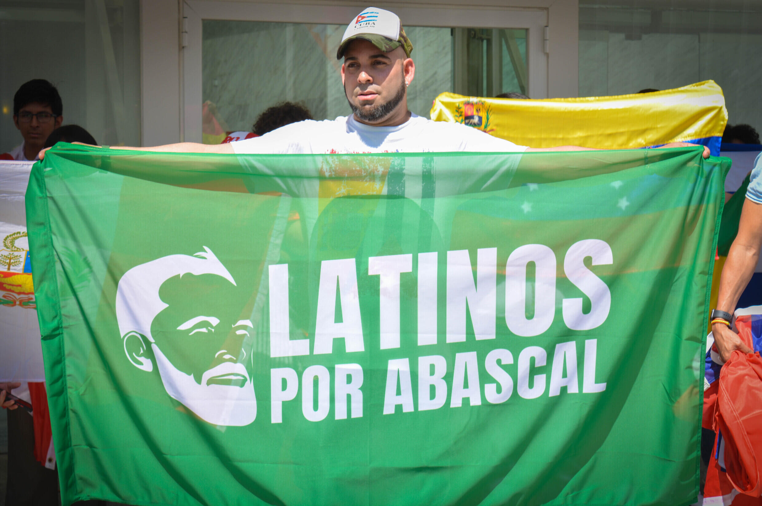 En las entrañas de la campaña de Vox: ¿qué piensan los latinos que van ...