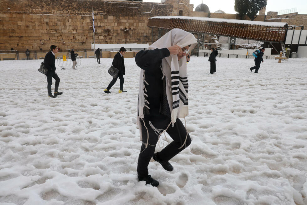 Rare snowfall carpets Jerusalem