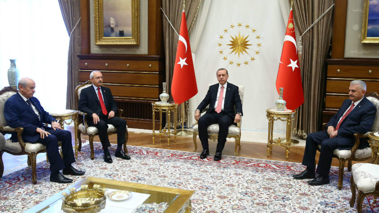 Turkish government 'to work with opposition' on new constitution