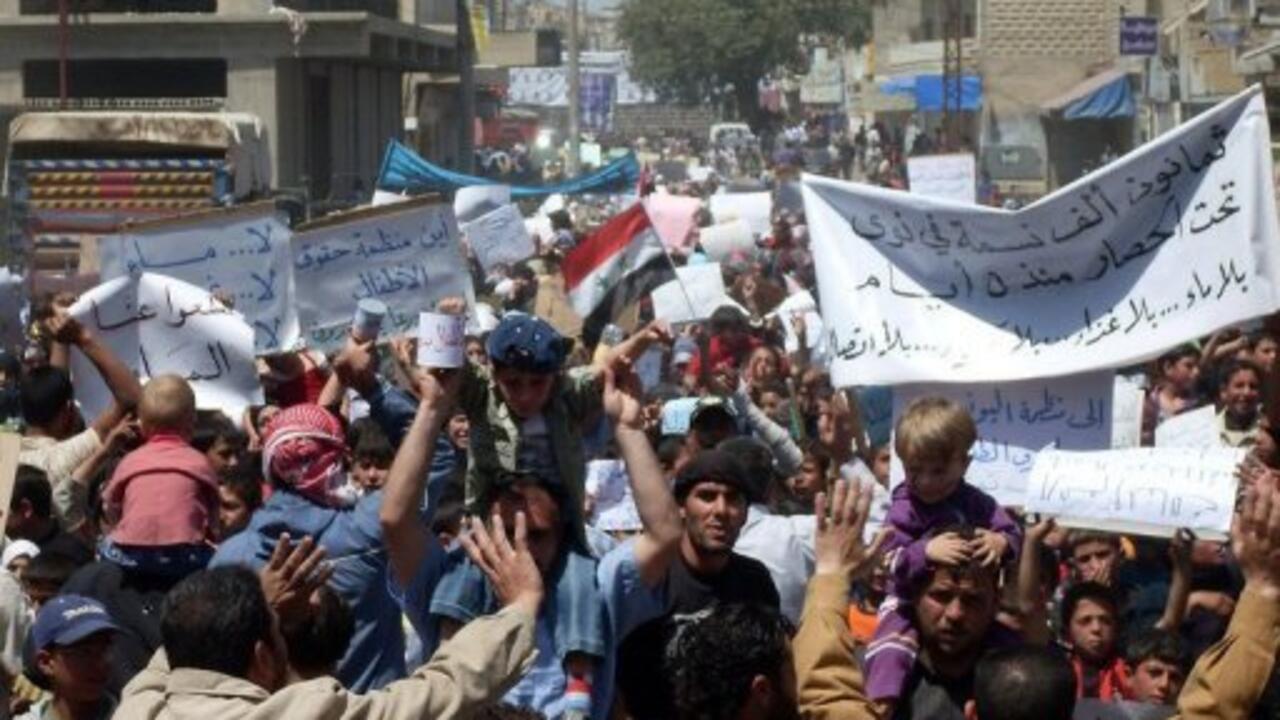 Army tightens grip on Deraa