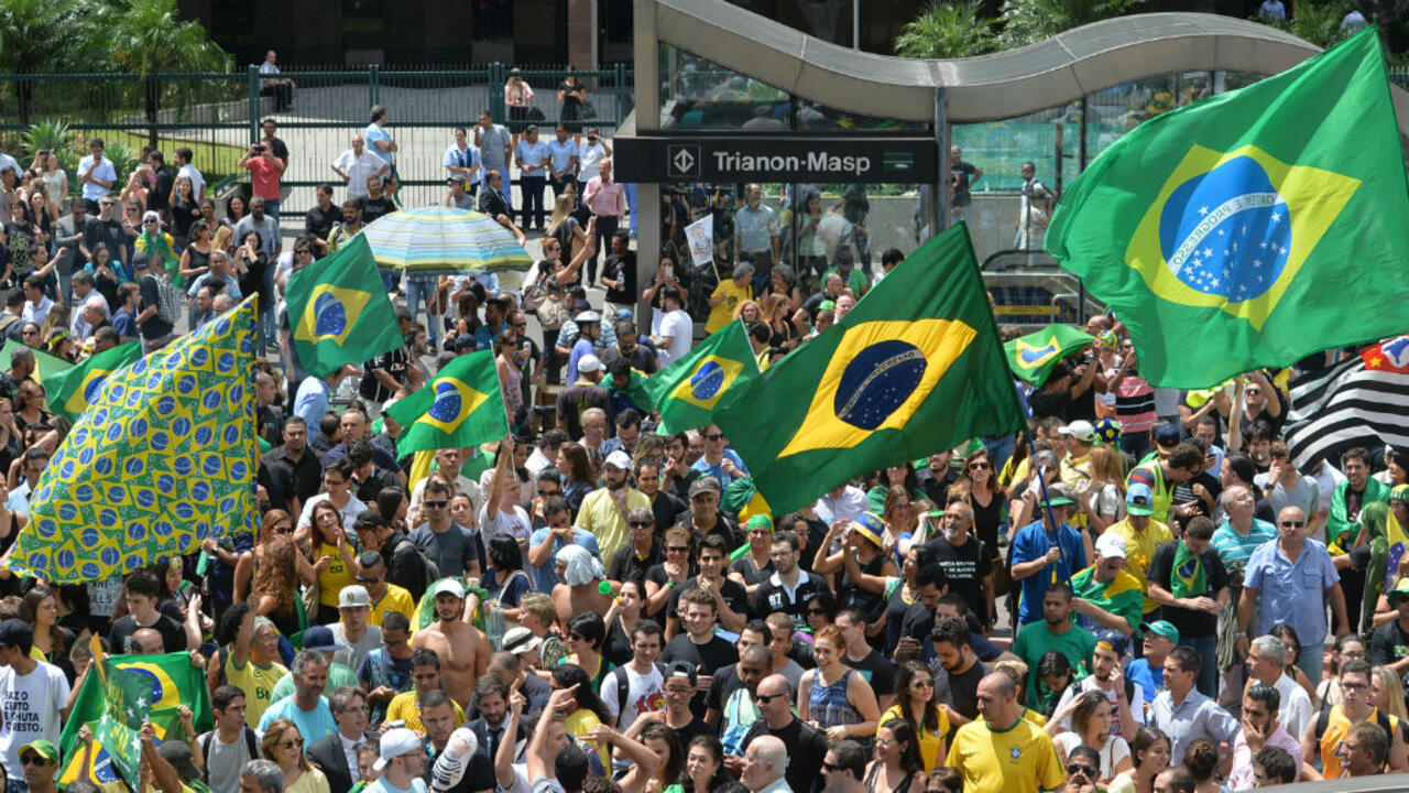 Supporters of Brazil’s Rousseff rally in face of impeachment threats