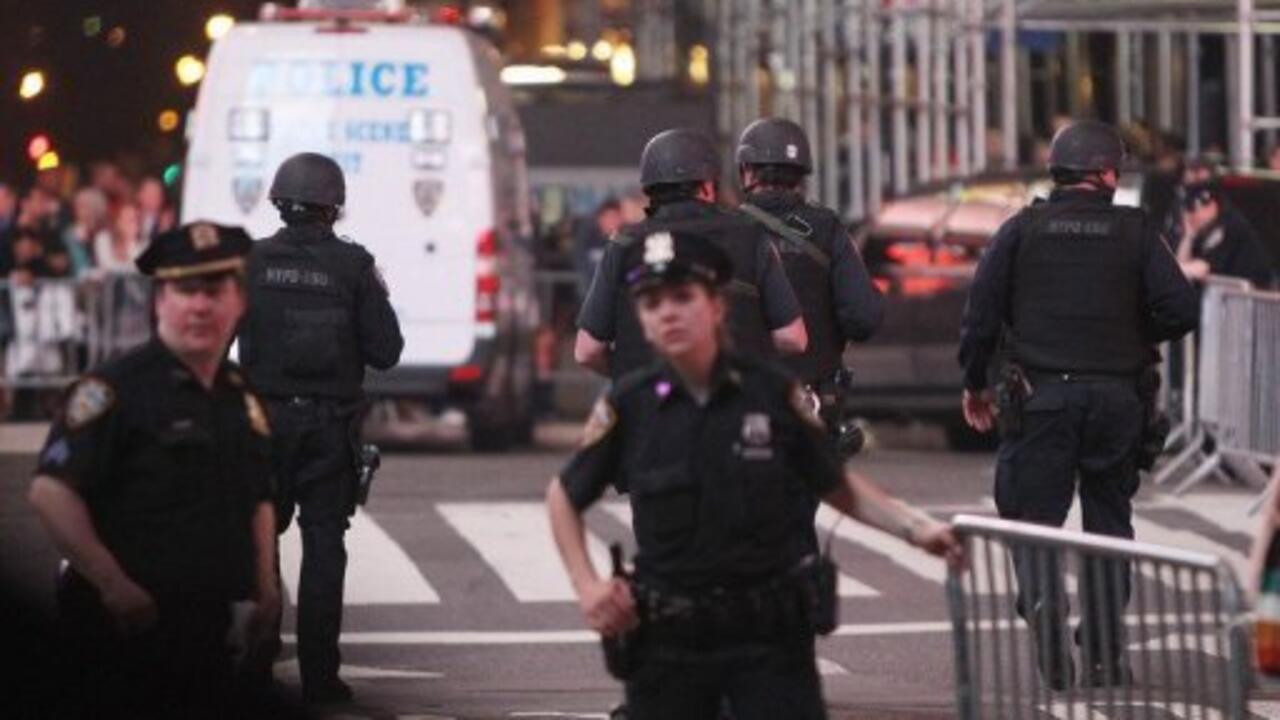 Police defuse car bomb in Times Square