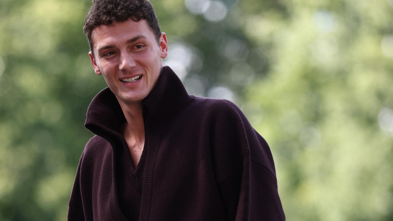 French defender Benjamin Pavard joins OM on deadline day - Sports