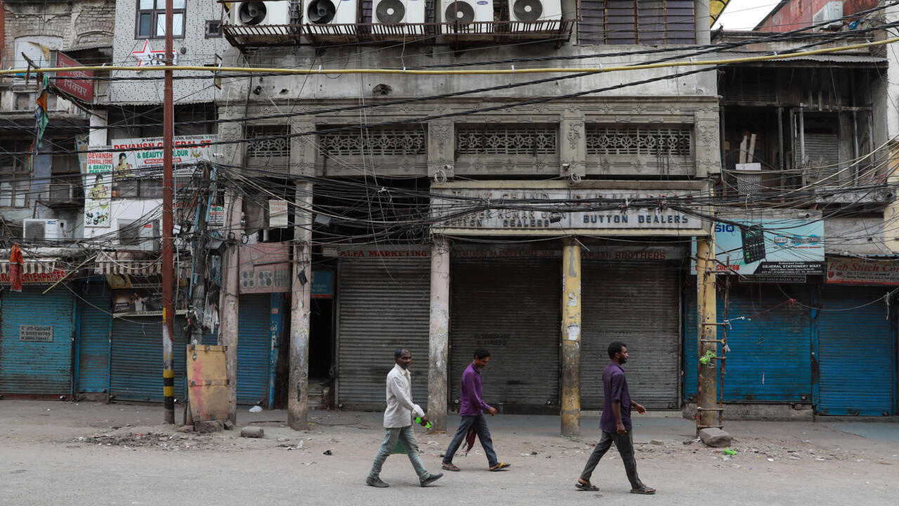 PM Modi orders 21-day 'total lockdown' in India