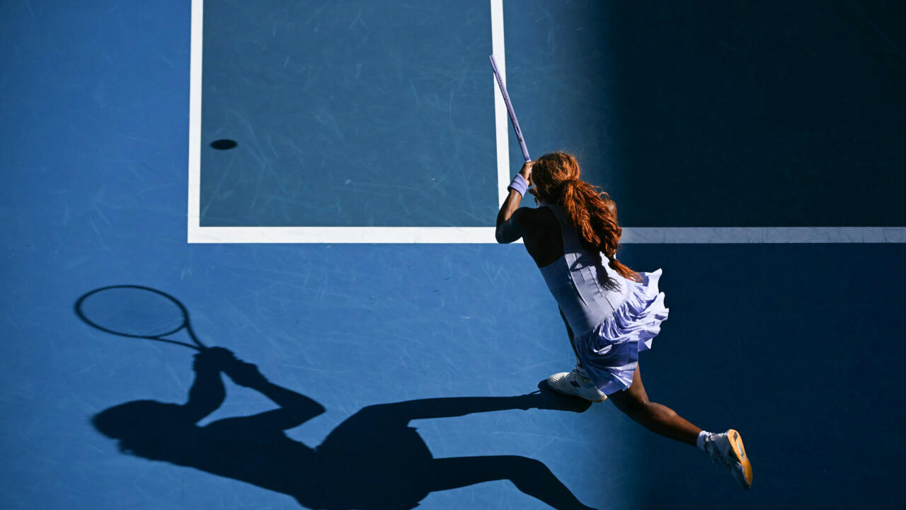 Gauff sees off Muchova to make Australian Open last eight