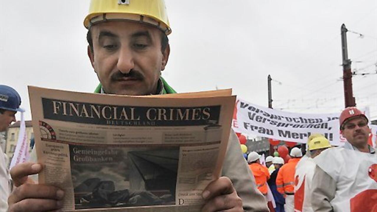 Portugal stages mass strike in protest at govt spending cuts