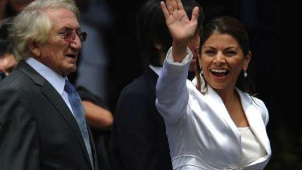 Laura Chinchilla, country's first female president, takes office