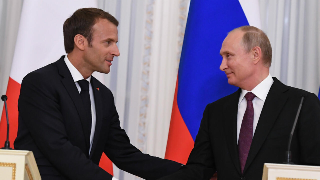 À Saint-Pétersbourg, Emmanuel Macron et Vladimir Poutine insistent sur ...