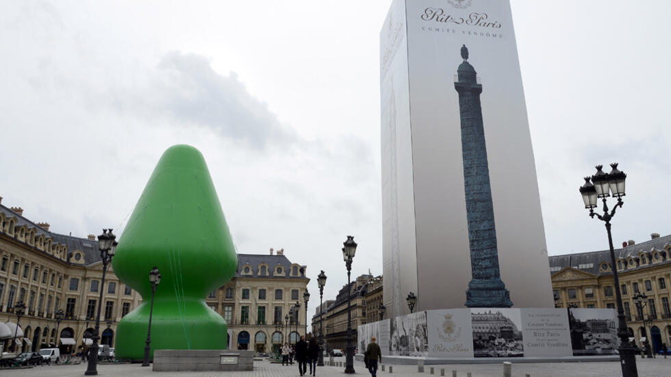 US artist erects giant green ‘butt plug’ in Paris