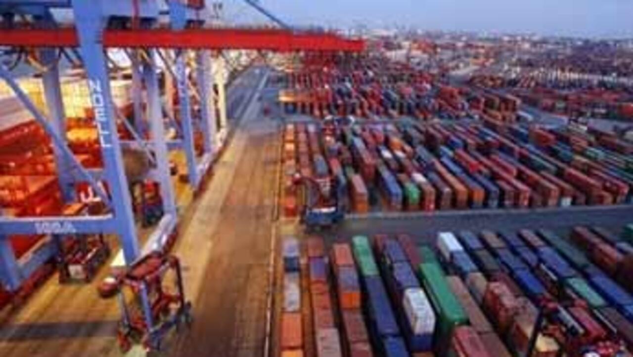 French trade deficit plummets as Germany surges