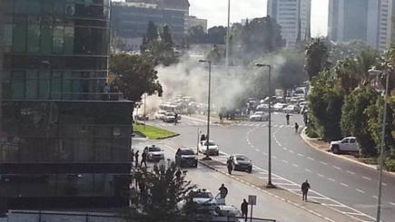 Explosion d'une voiture près du ministère de la Défense à Tel-Aviv