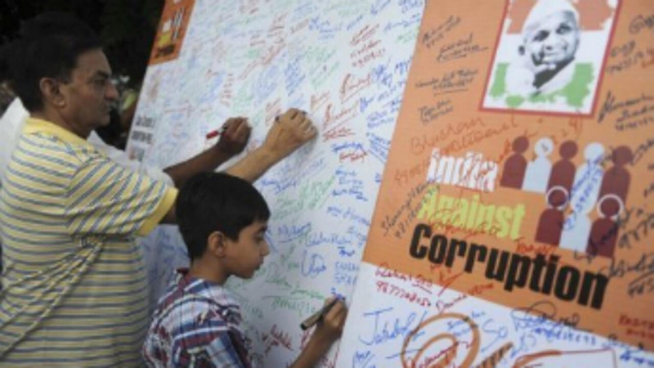 Indian parliament debates anti-corruption bill