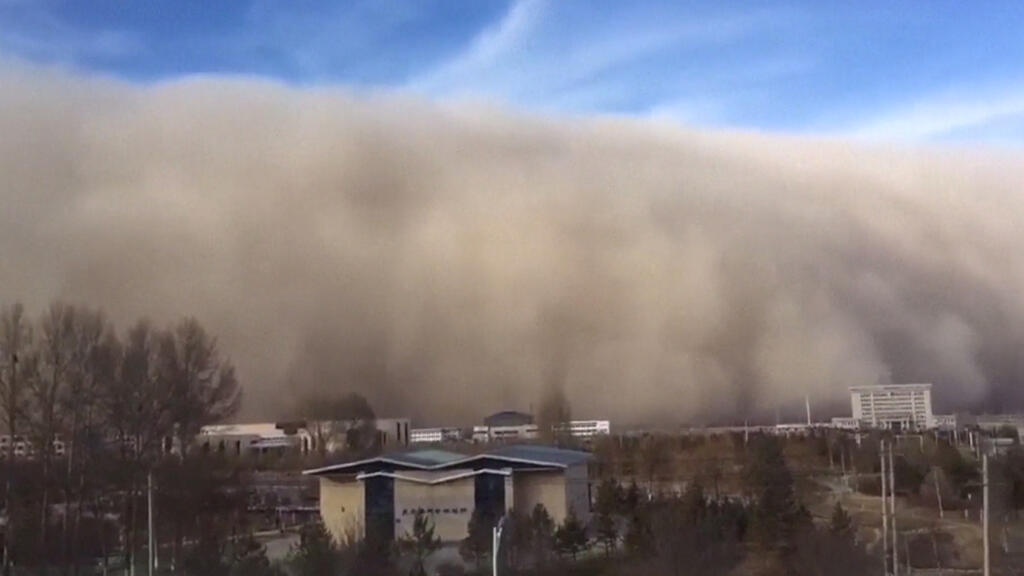 Les images impressionnantes d'une tempête de sable en Chine