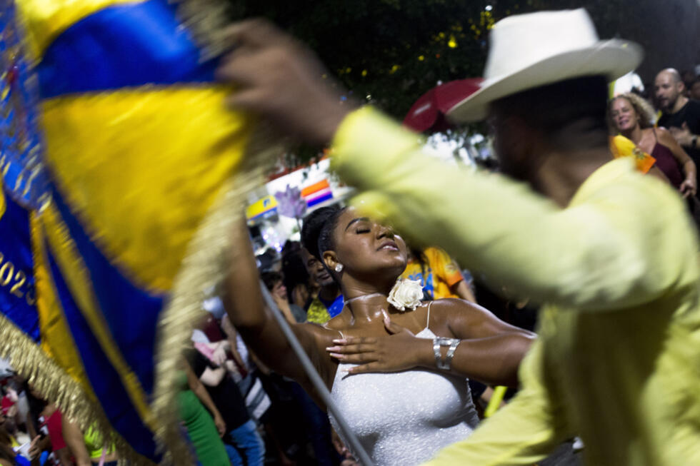Rio carnival group pays tribute to wronged hero of black history