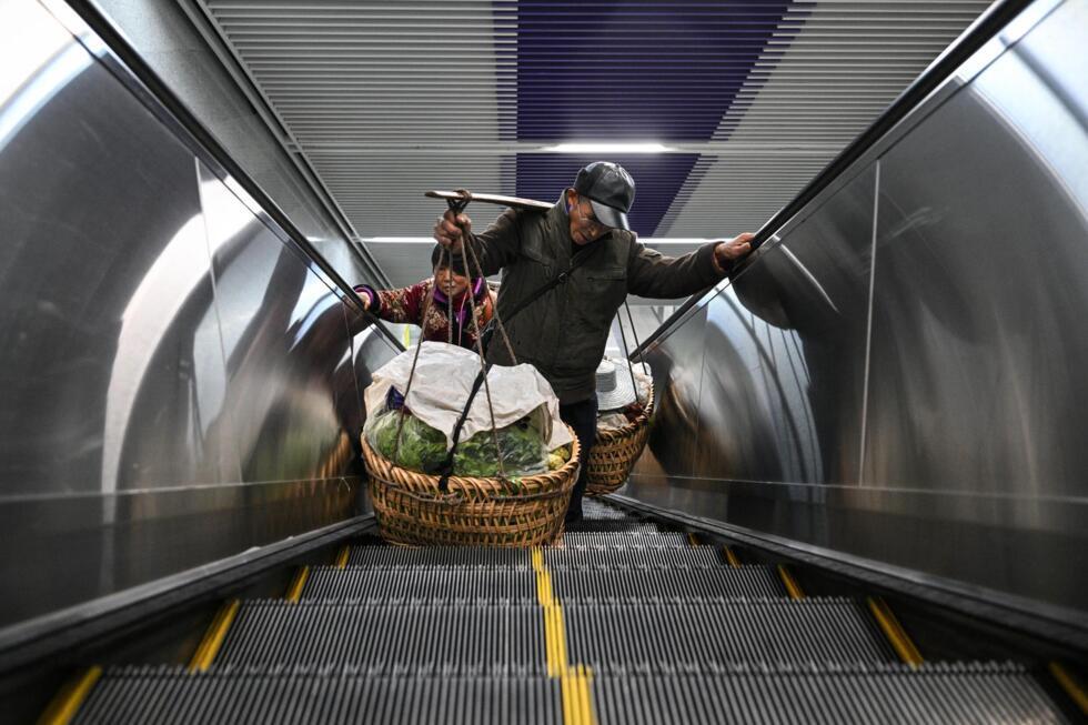 Mind the wage gap: China's subway farmers highlight inequality
