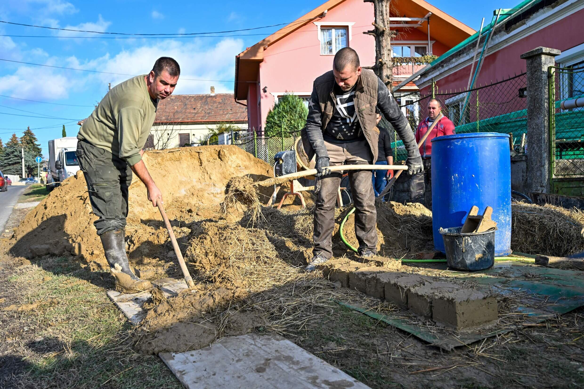 Eco-friendly mud houses make comeback in Hungary