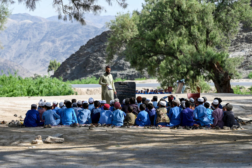 Tunics & turbans: Afghan students don Taliban-imposed uniforms