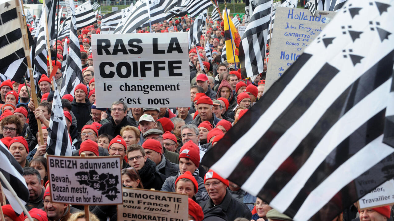 Les "bonnets rouges" s'exportent en Asie