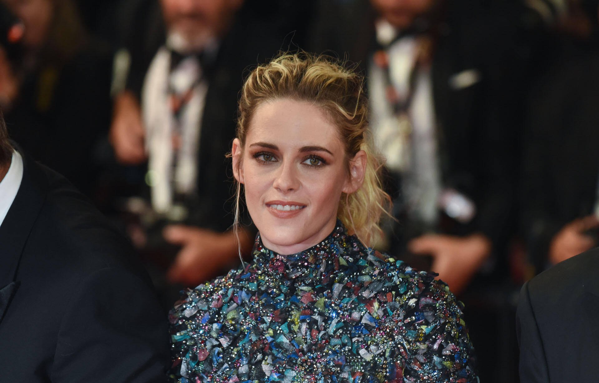 En images : Kristen Stewart, Vincent Cassel, Emily Ratajkowski sur le tapis rouge pour "Les ...
