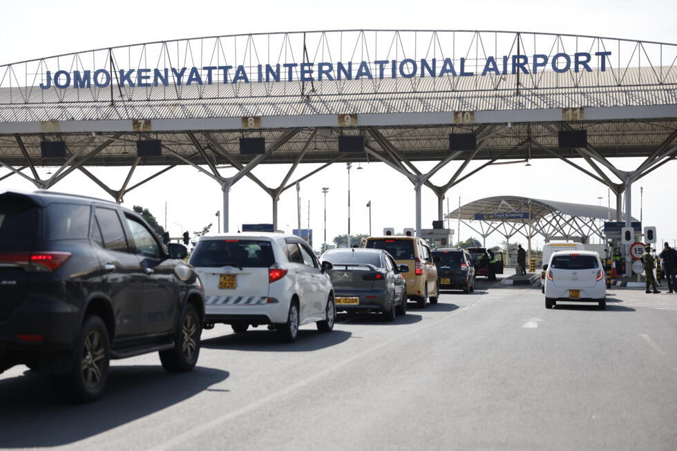 Striking Kenya airport staff to resume work