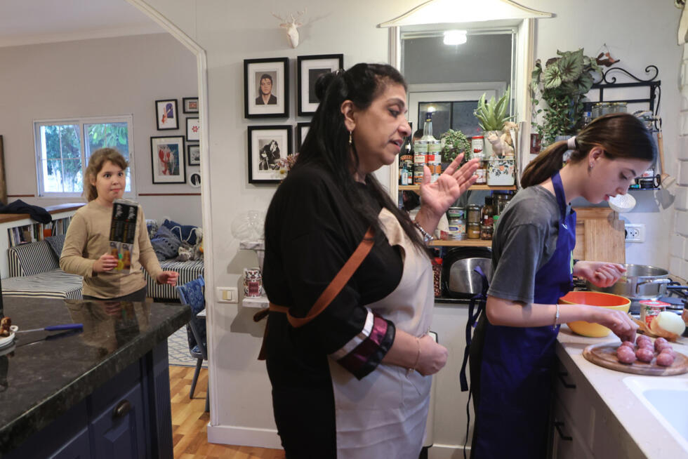 Displaced Israelis comforted by taste of home in Tel Aviv kitchens