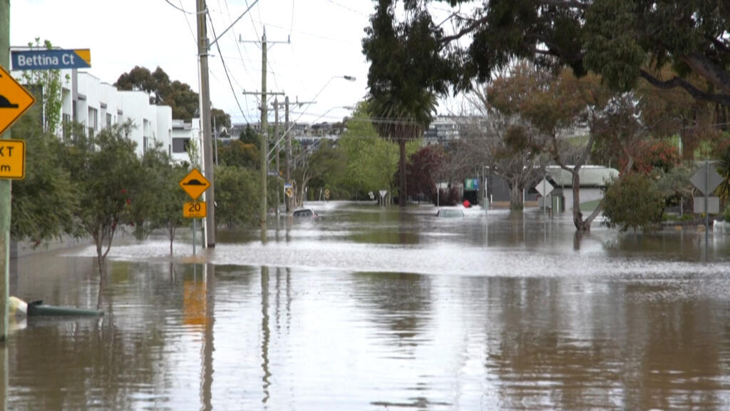 Australia: Rising waters force evacuations in Melbourne - France 24