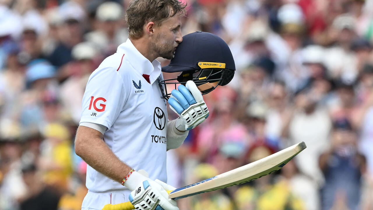 Head hits back for Australia after Root's majestic 160