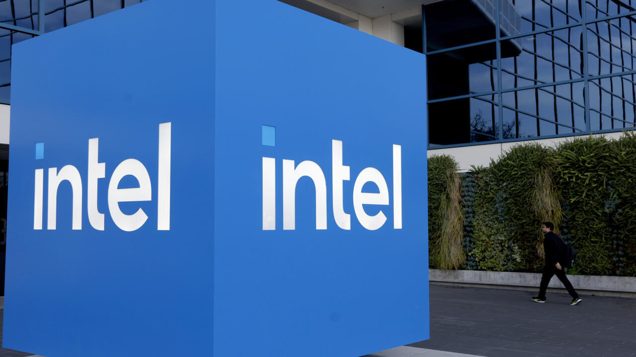 Intel shares plunge on earnings expectations