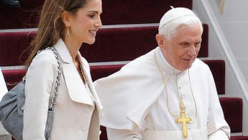 Pope professes 'profound respect' for Islam in Jordan