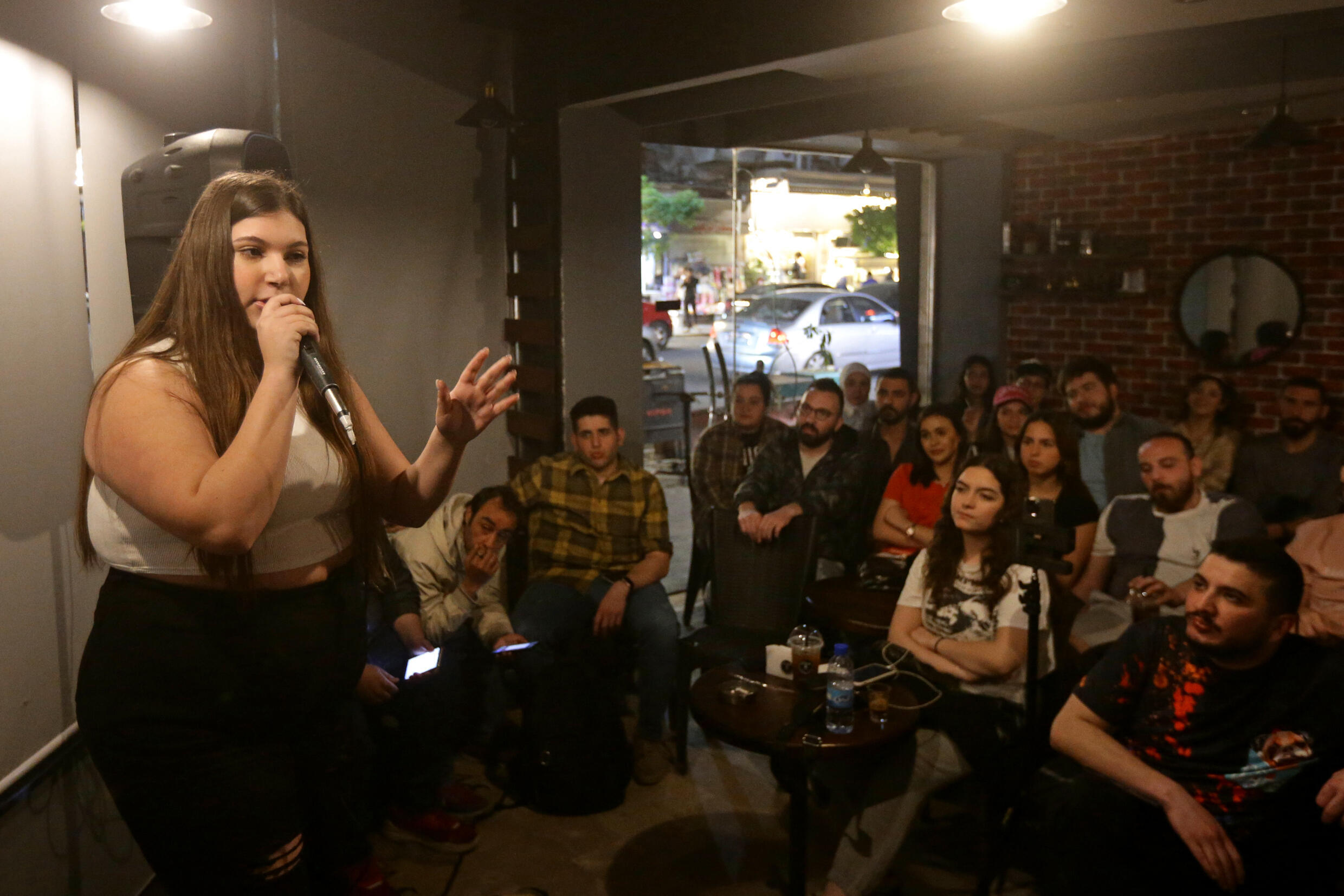 Syrian stand-up comedy has war-weary crowds in stitches