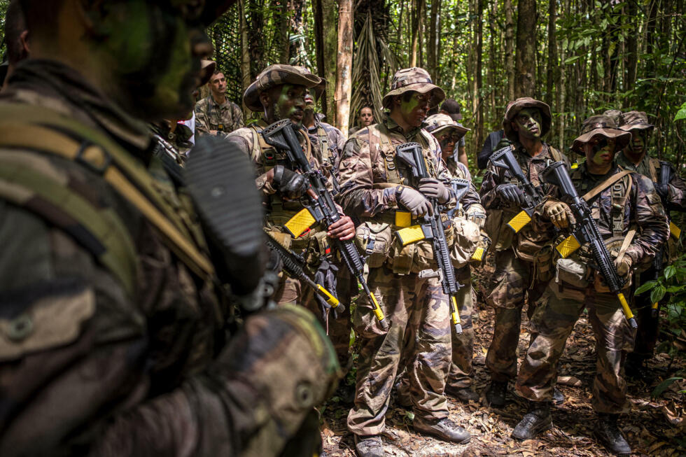French army hunts illegal gold miners wrecking Amazon region