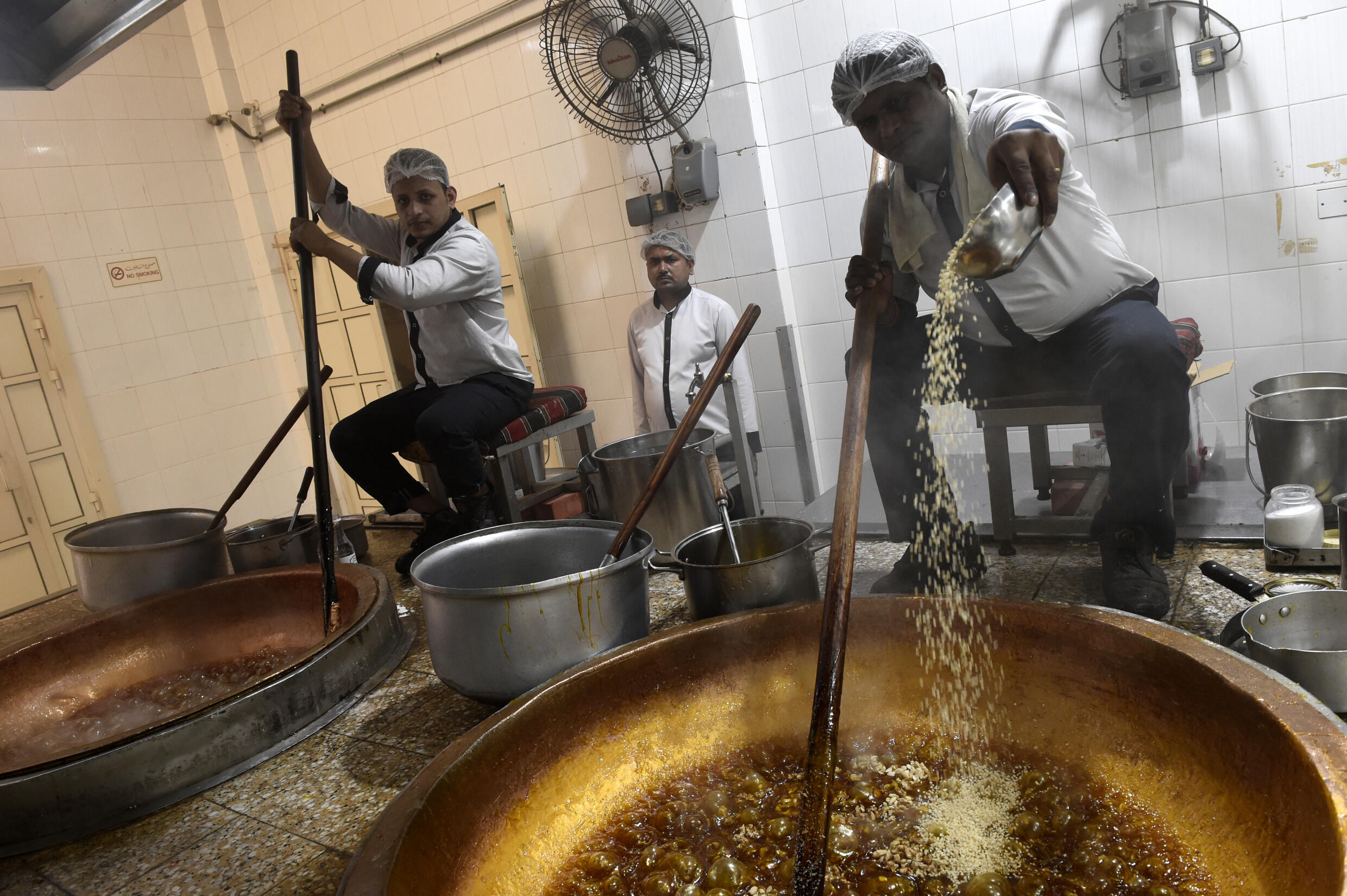 Bahraini artisans toil to preserve sugar-coated tradition