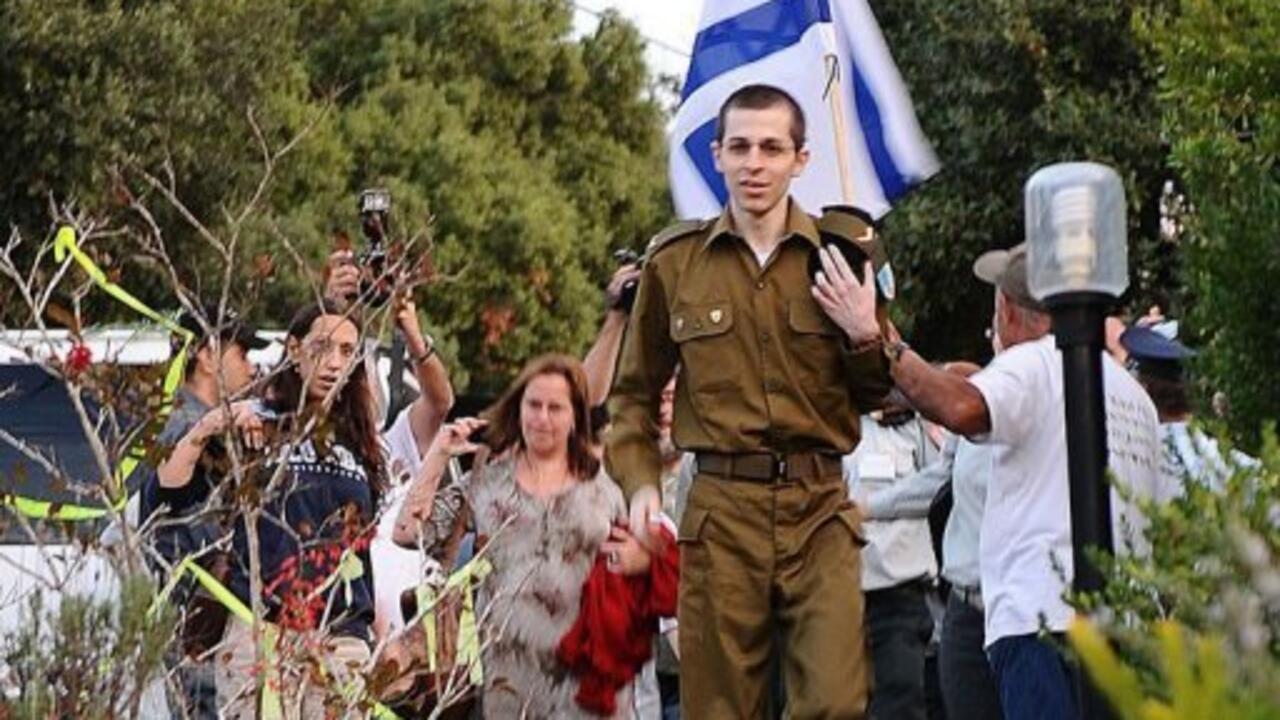 Shalit returns home, Hamas welcomes freed Palestinians