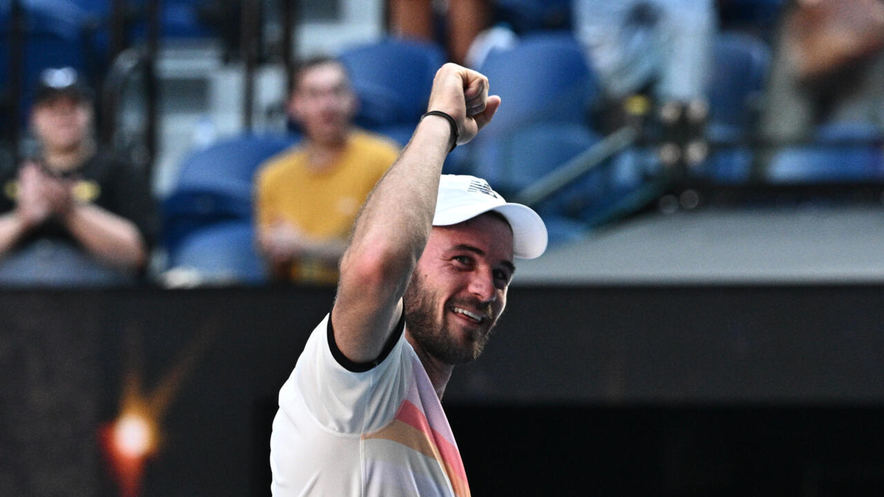 Mum's late dash inspires Paul to make Australian Open semis