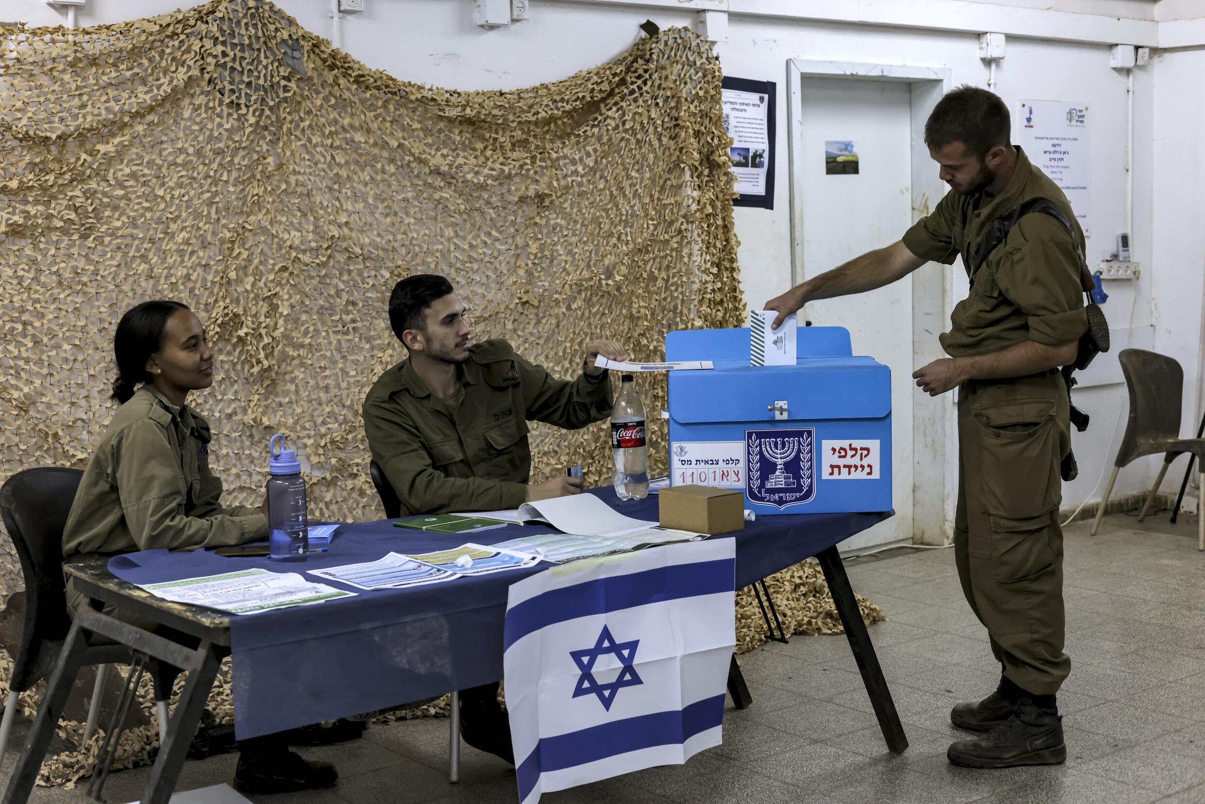 Israelis vote as Netanyahu seeks return to power