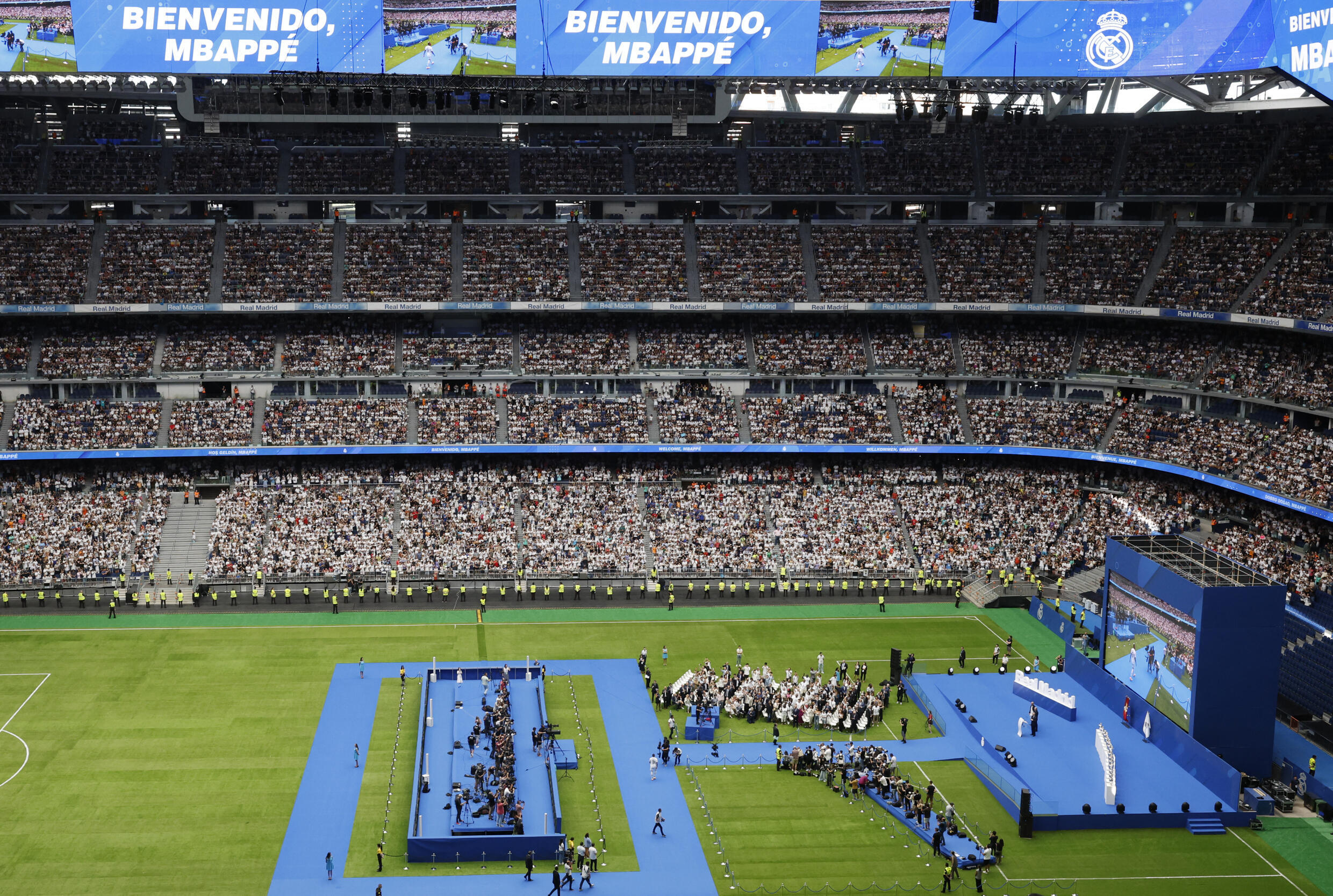 "Je réalise un rêve" : Kylian Mbappé présenté aux supporters du Real Madrid