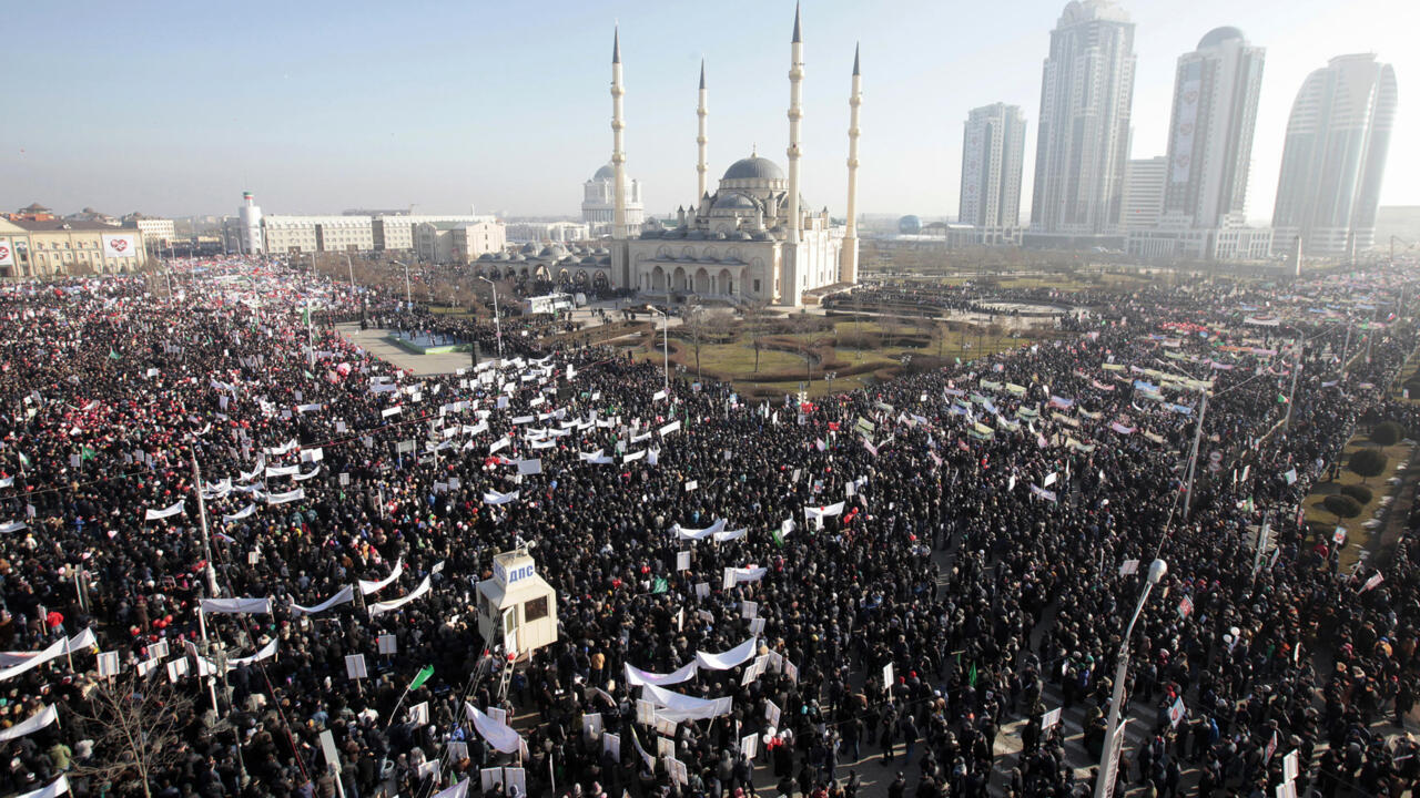 Manifestation massive en Tchétchénie contre "Charlie Hebdo"