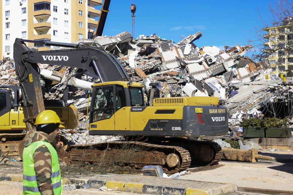 Ten at a time funerals for Turkey quake victims