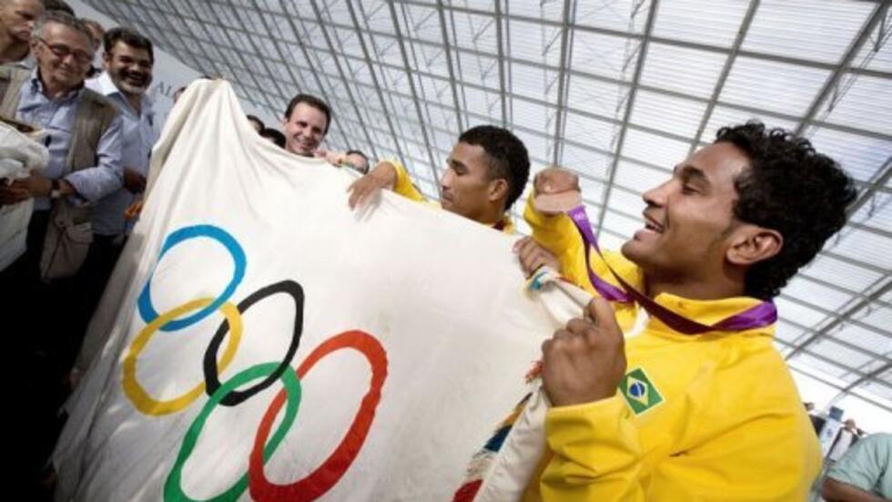 Olympic flag arrives in Rio, host of 2016 Games
