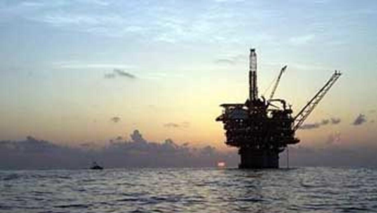 Fire rages on oil rig off Louisiana