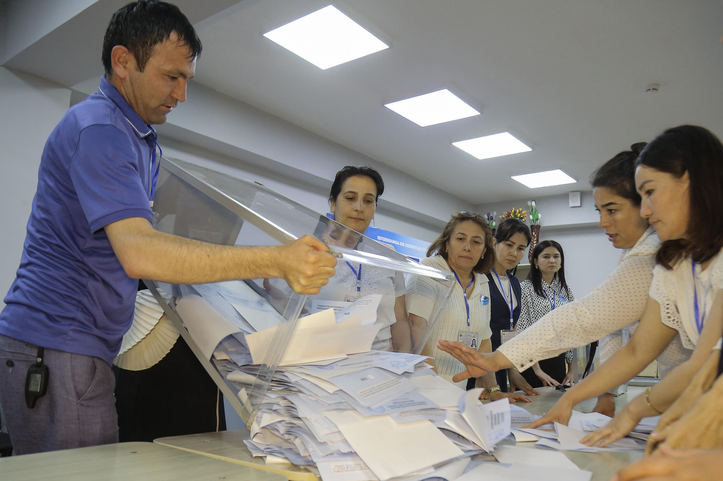 Uzbekistan approves reforms to strengthen president